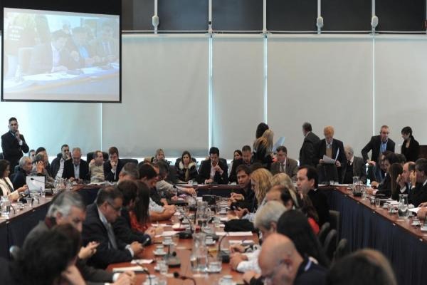 Ley Bases Oficialismo Y Dialoguistas Firmaron En Diputados Dictamen De