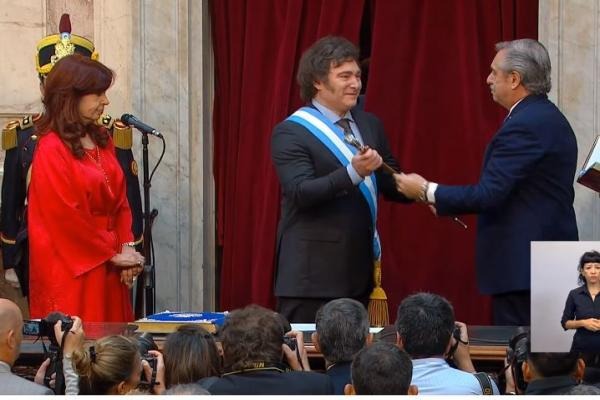 Javier Milei juró como Presidente ante la Asamblea Legislativa en el ... Javier Milei juró como Presidente ante la Asamblea Legislativa en el ...